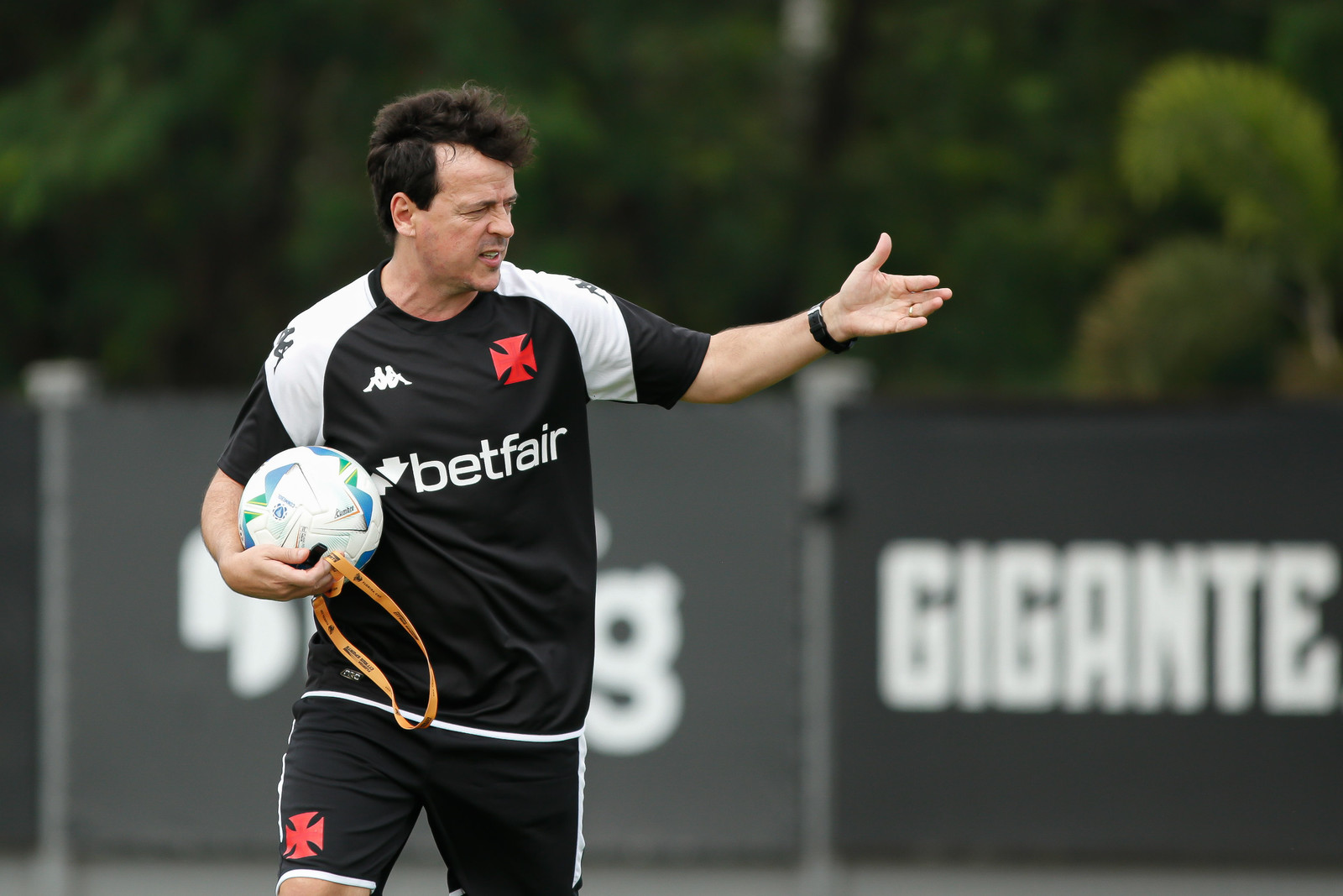 Vasco finaliza negociação e jogador deixa o clube rumo a rival ...